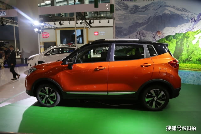 实拍长安汽车CS15 EV400，10万级别都市精灵纯电SUV！_搜狐汽车_搜狐网