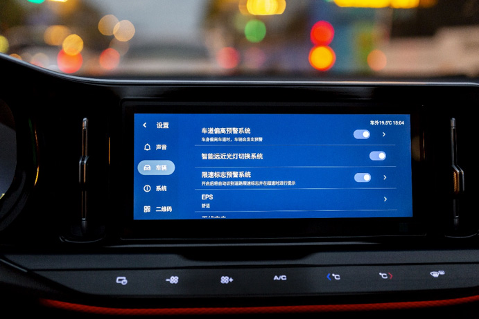 10w买高颜值、大空间MPV，可语音发微信，90后美女：真“豪横”！_搜狐汽车_搜狐网