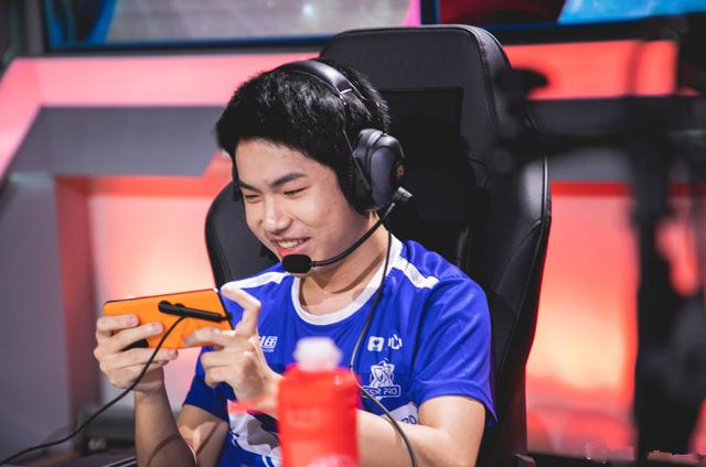 王者荣耀：eStarPro零封WE！王添龙才是最帅的少年！理由有三_猫神