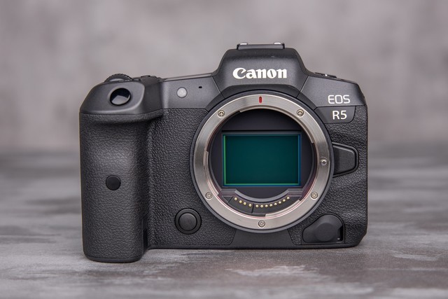 新品对决！EOS R5 VS A7S3应该选哪个？_相机
