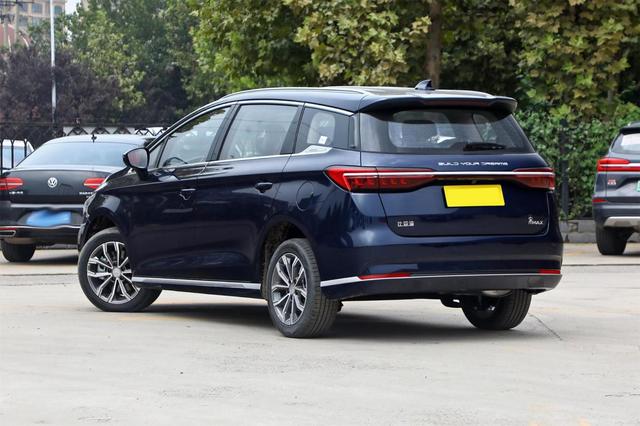 能压制宋MAX、传祺M6的MPV，顶配12万的RM5真值吗？_宝骏