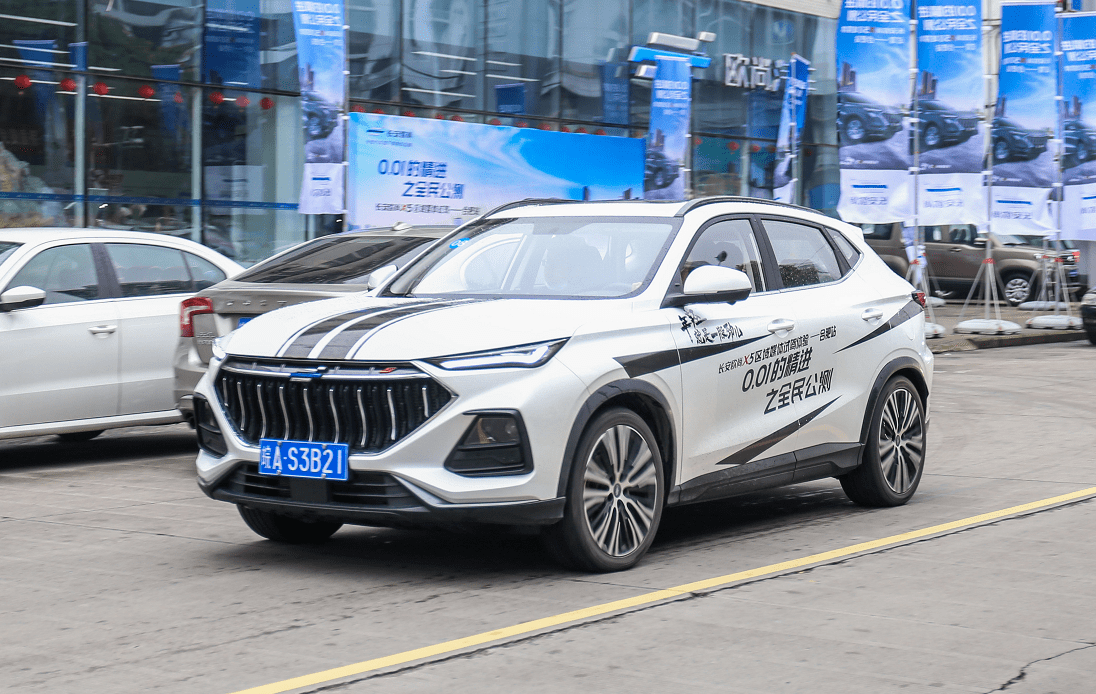 搭载全新蓝鲸NE1.5T，零百加速7.79秒，试驾长安欧尚X5_搜狐汽车_搜狐网