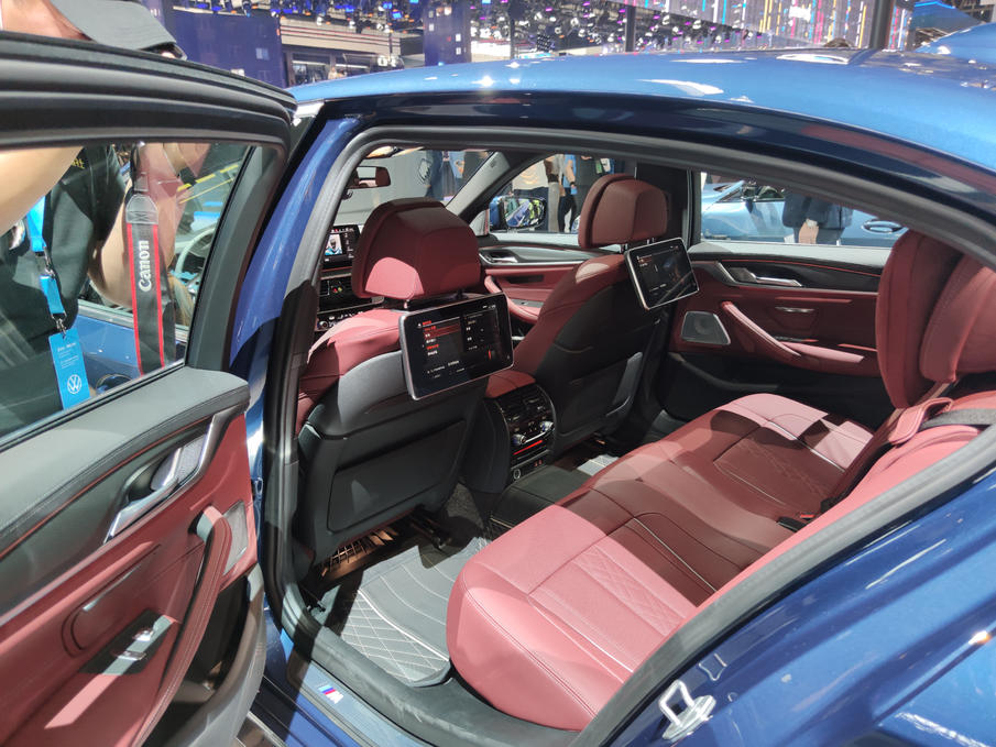 蔚来ET7 PK 宝马5系！国产新势力要对BBA“弯道超车”了？_搜狐汽车_搜狐网