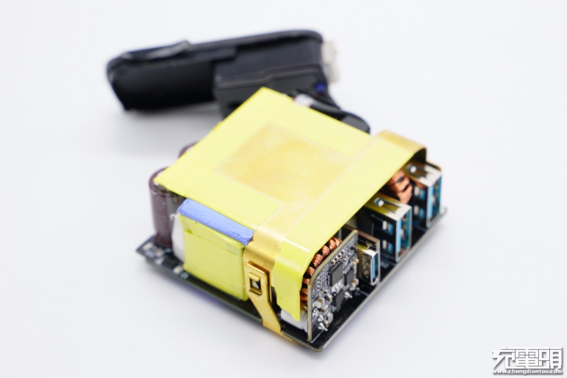 公牛65W 2A1C氮化镓充电器拆解，采用智融SW3510降压协议芯片-搜狐大视野-搜狐新闻