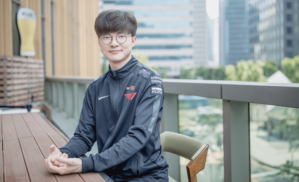 LCK又迎两位美女主持 比肩四大金花？Pawn“重返”赛场_pawn