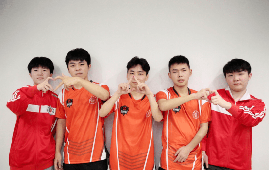 KPL：QG飞牛切双c立功，后羿体系成功吃鹅，LGD晋级之梦恐成泡沫_世冠