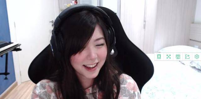 最美巴西辅助Mayumi入驻斗鱼，礼物都刷疯了，faker也难逃此劫_直播间