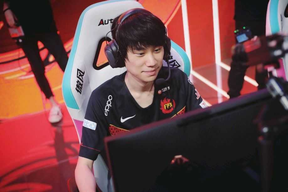 LCK第一易主，Doinb谈训练赛：每支队伍遇到它基本撑不过十五分钟_dwg