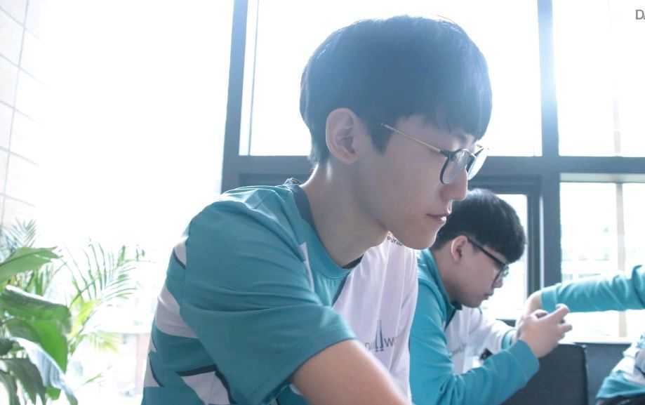 LCK第一易主，Doinb谈训练赛：每支队伍遇到它基本撑不过十五分钟_dwg