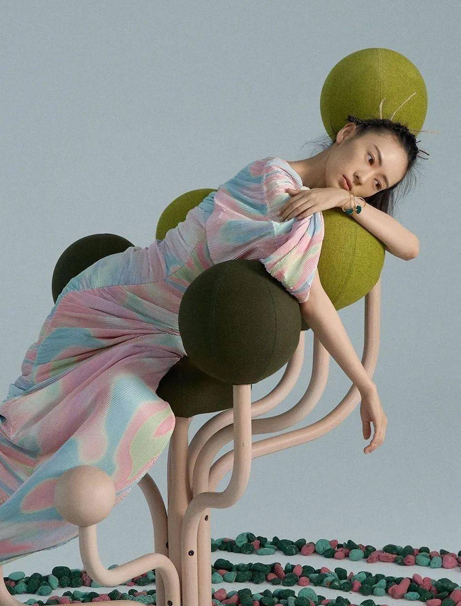 原来羽绒服还可以这样解构？ANGEL CHEN渗透着色彩的光影力量-搜狐大视野-搜狐新闻