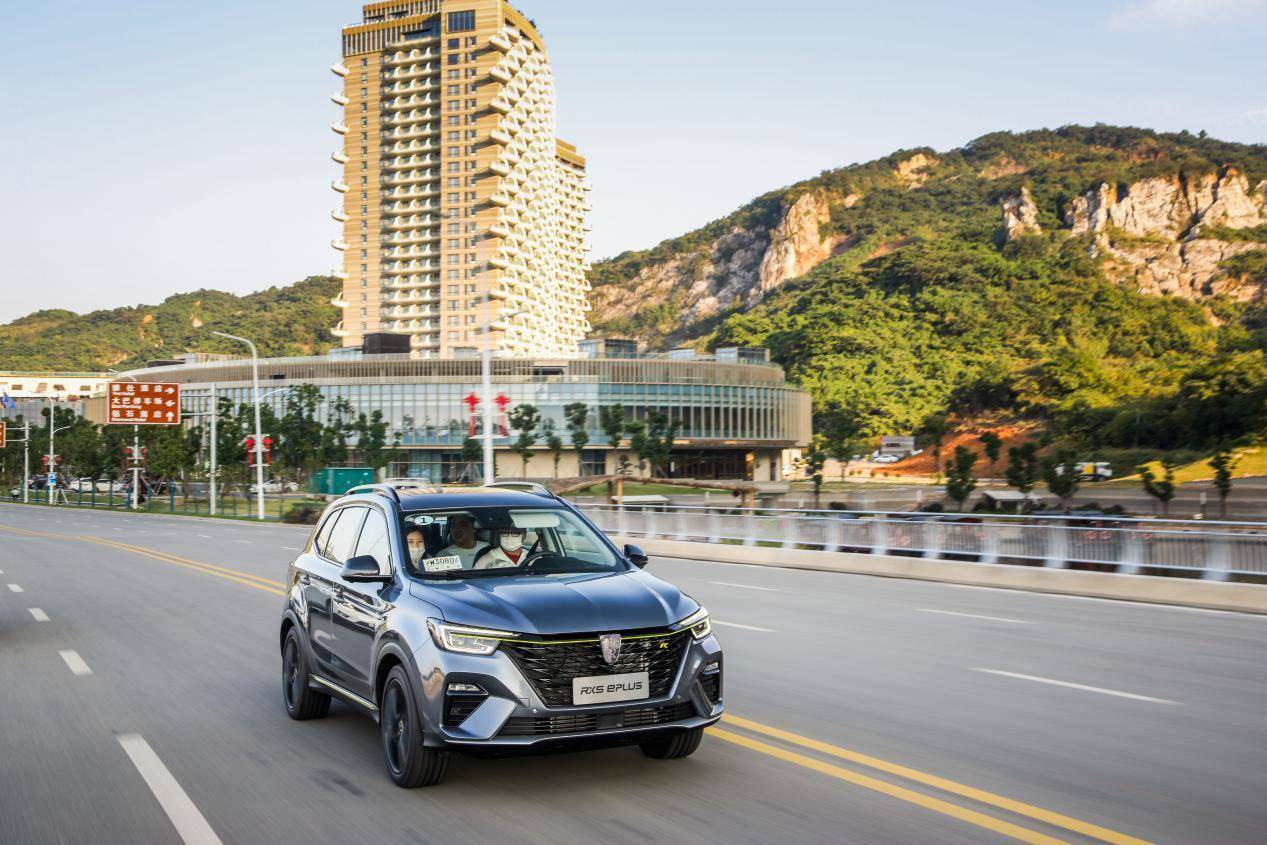 7.5s破百 高颜值加持高性能 试驾荣威RX5 ePLUS插电混动版_搜狐汽车_搜狐网