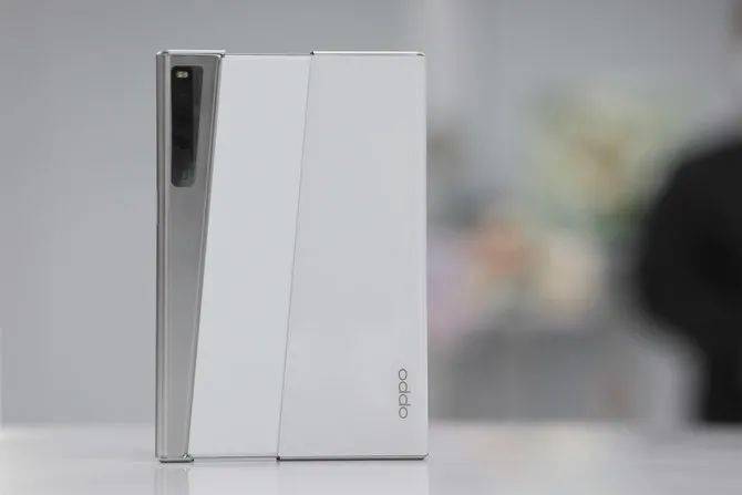 OPPO X 2021卷轴屏概念机上手体验：柔性屏手机新形态-搜狐大视野-搜狐新闻