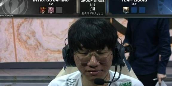 Ning王和The shy的“世纪握手图”火了，LPL的玩家差点看哭了！_比赛