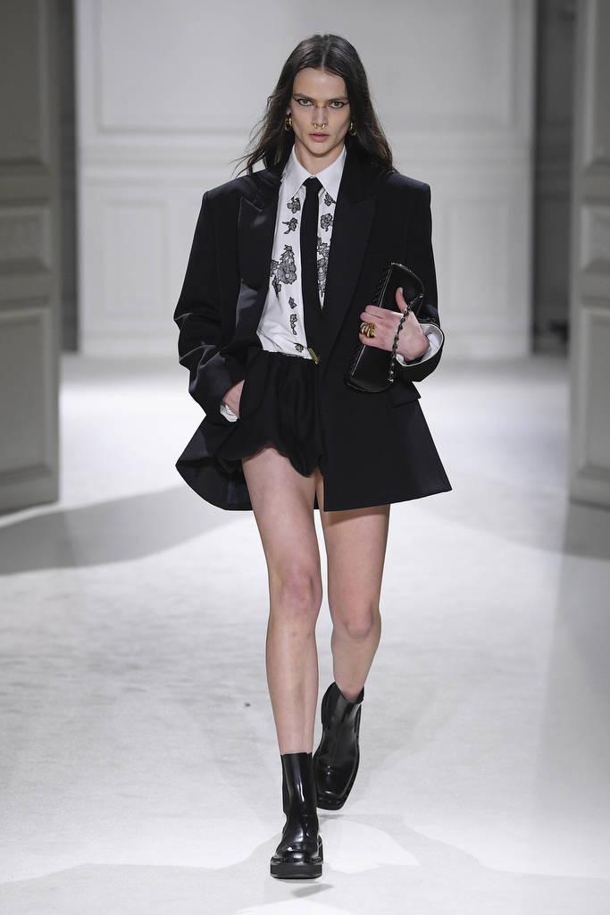 Valentino RTW Fall 2023-搜狐大视野-搜狐新闻