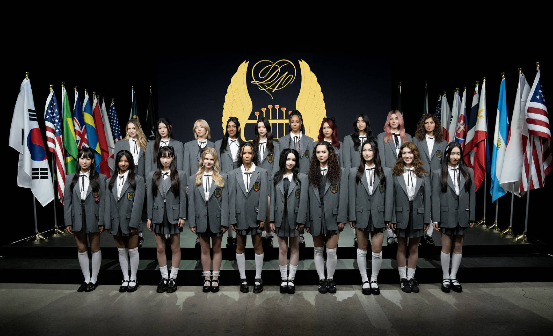 HYBE新选秀练习生公式照释出 美式校园风清纯甜酷-搜狐大视野-搜狐新闻