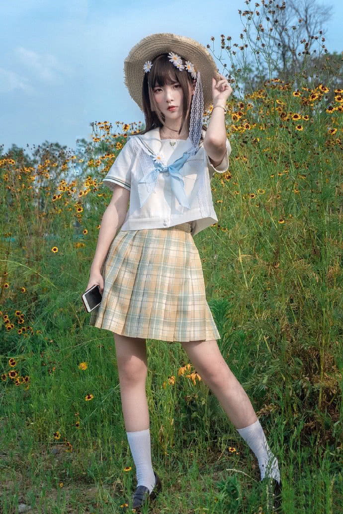 jk少女，娇美的花朵给她增添了份妩媚-搜狐大视野-搜狐新闻