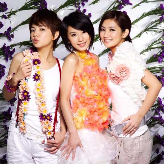 SHE三人近况如何？曾经被指最美的一个，如今却让大家最心疼_Selina