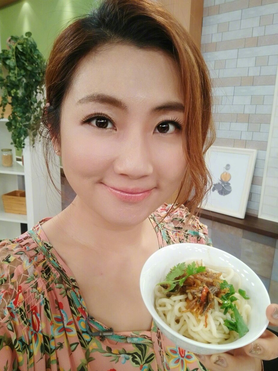 SHE三人近况如何？曾经被指最美的一个，如今却让大家最心疼_Selina