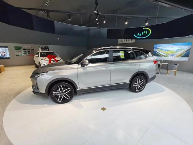 到店感受6座威马EX6 PLUS_搜狐汽车_搜狐网