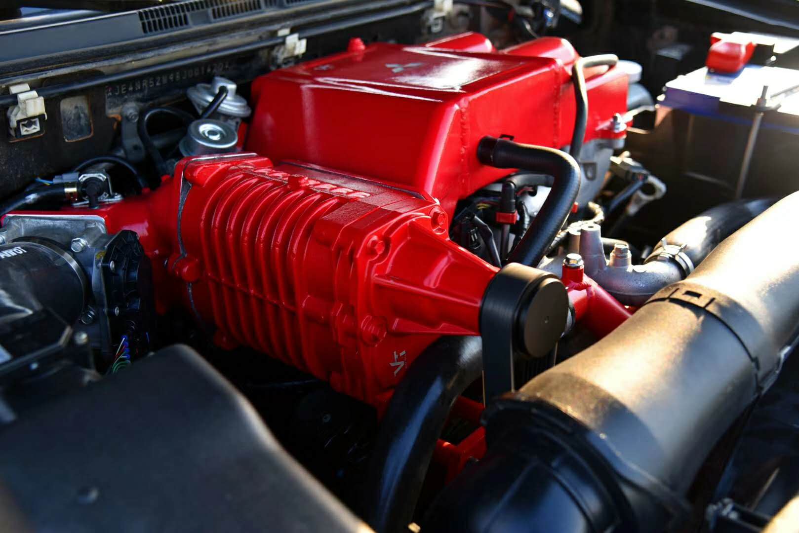 帕杰罗6G72发动机搭载VT双螺杆机械增压，让帕杰罗V93再走巅峰_搜狐汽车_搜狐网