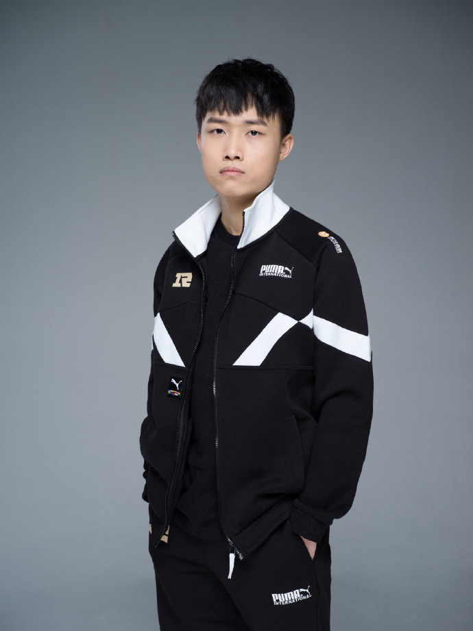 2021年王者荣耀春季赛 RNG.M定妆照-搜狐大视野-搜狐新闻