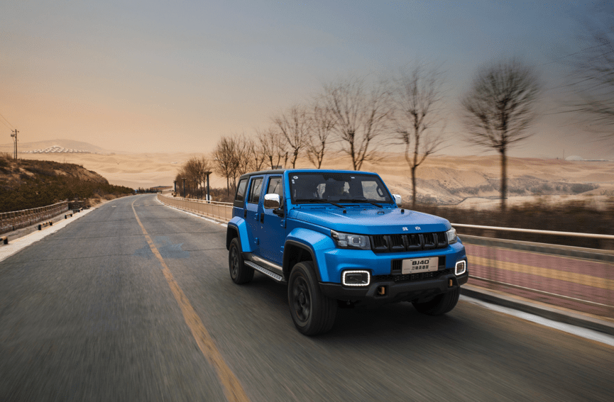 “三把锁”+8AT，BJ40刀锋英雄版16.99万元起售_搜狐汽车_搜狐网