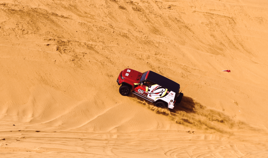 “三把锁”+8AT，BJ40刀锋英雄版16.99万元起售_搜狐汽车_搜狐网