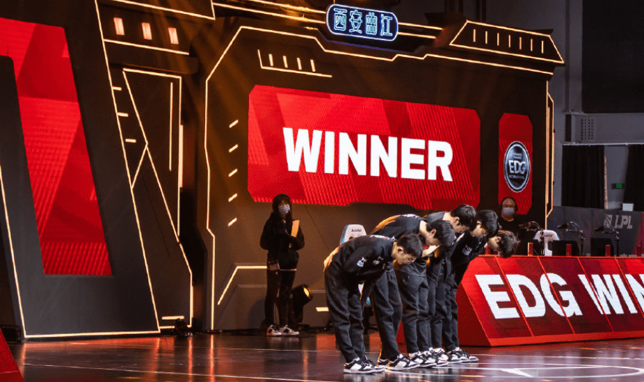 EDG将RA打回原形！不讲理打团挺进季后赛，viper教你玩霞_比赛