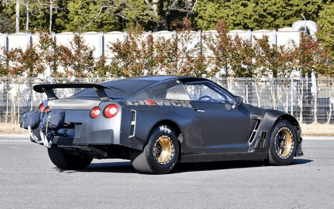 带减速伞拥有两千匹马力的GTR 04直线加速赛7秒内！这才是改装_搜狐汽车_搜狐网