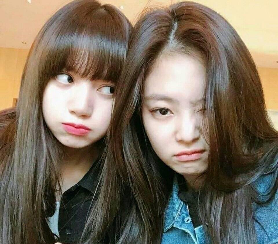 Lisa和Jennie塑料姐妹花有实锤了？blackpink全员上热搜的一天_视频