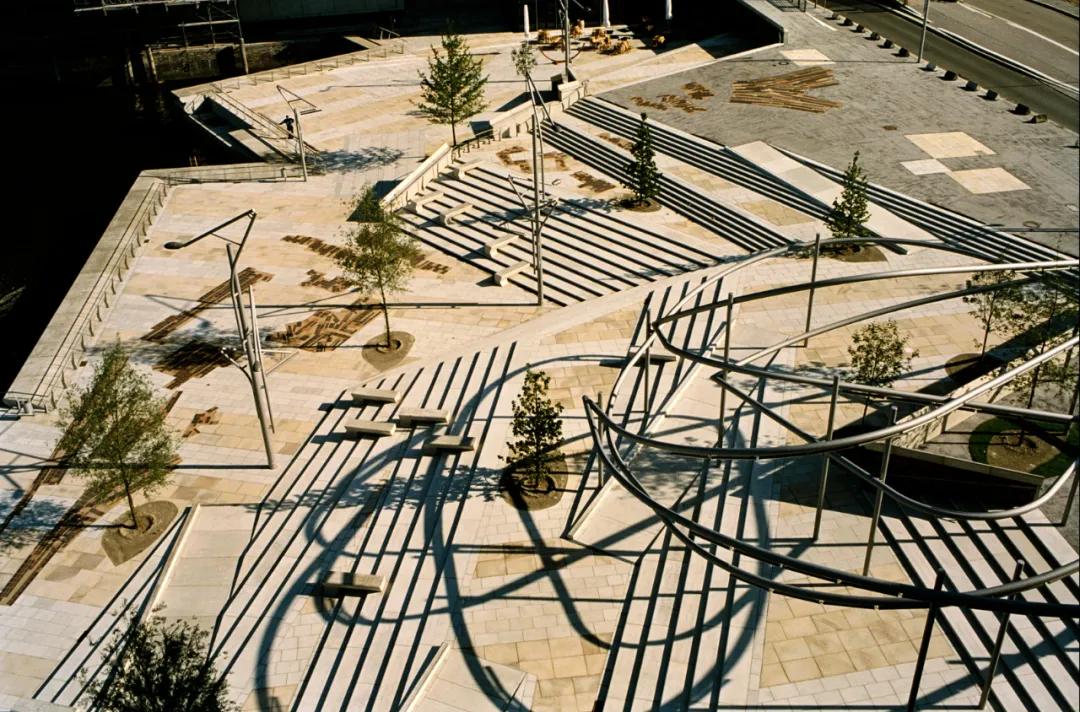 西班牙“顽童”建筑师Enric Miralles丨追寻比寻获更重要_瑞克·米拉莱斯