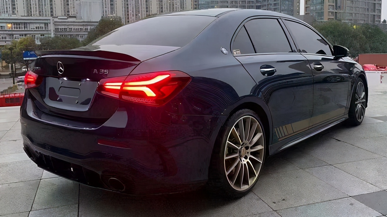 探店奔驰A35L，4.9S破百，内饰豪华夸张，但价格你能接受吗？_搜狐汽车_搜狐网