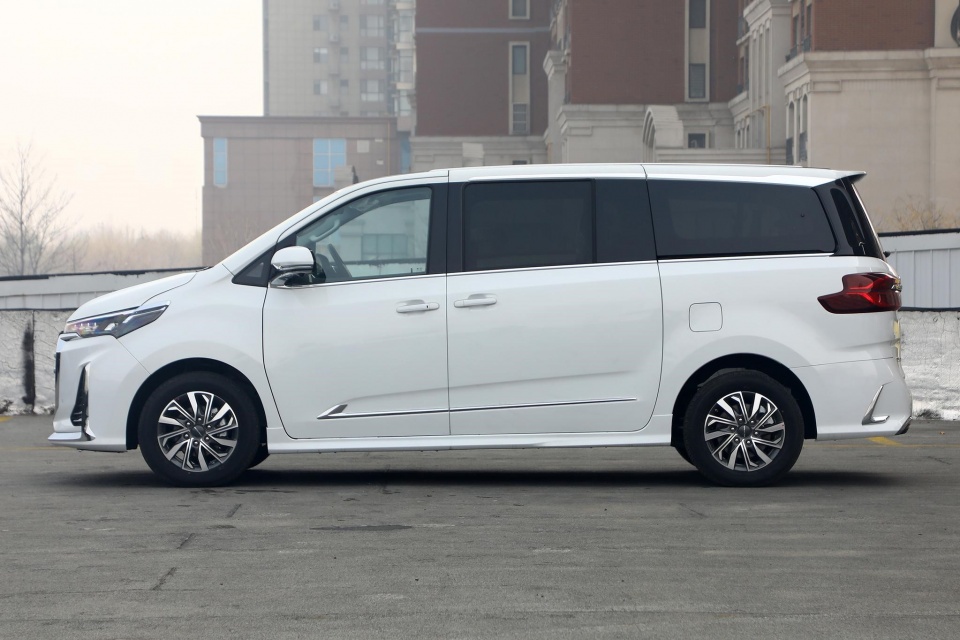 实拍上汽大通MAXUS G20 空间就是比别克GL8大_搜狐汽车_搜狐网