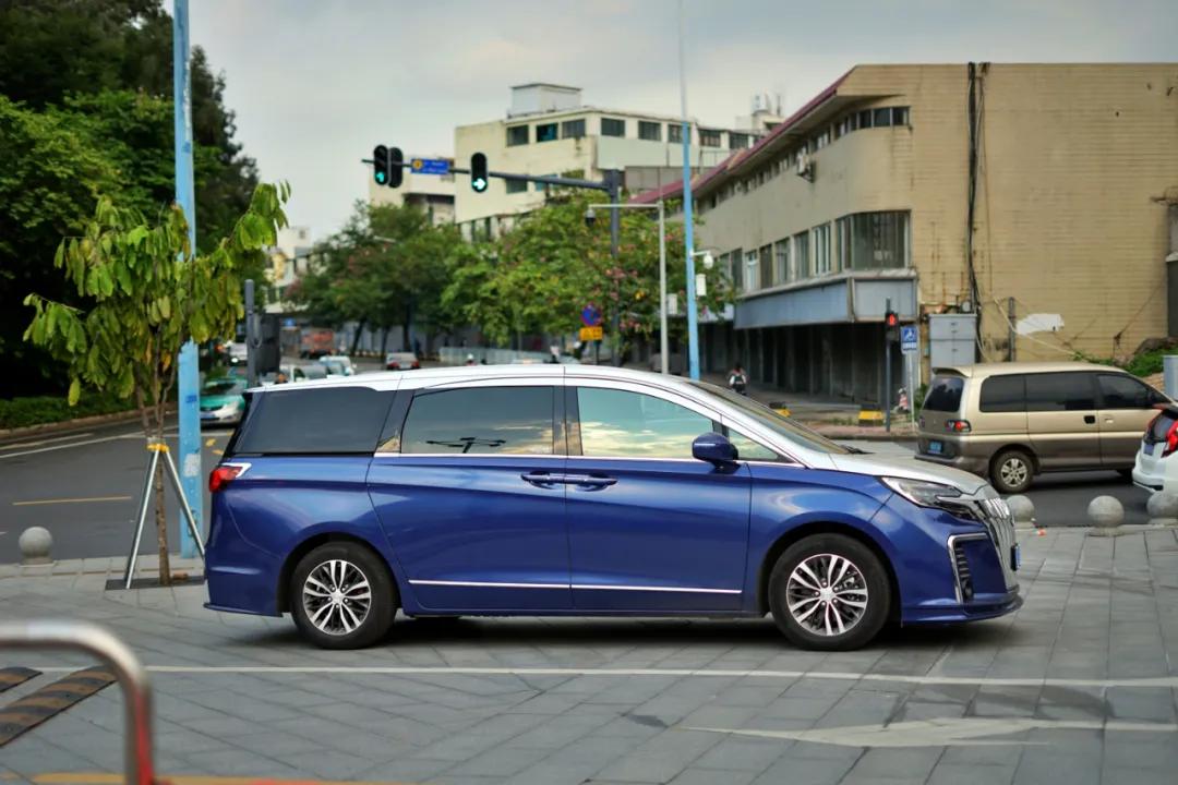别克·GL8653T2020款搭配六片装奥克福铂金电镀雨挡_搜狐汽车_搜狐网