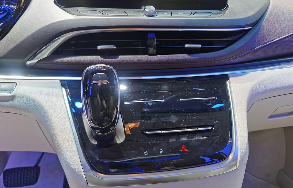 2021成都车展：2022款别克GL8陆上公务舱首发，搭载48V轻混系统_搜狐汽车_搜狐网