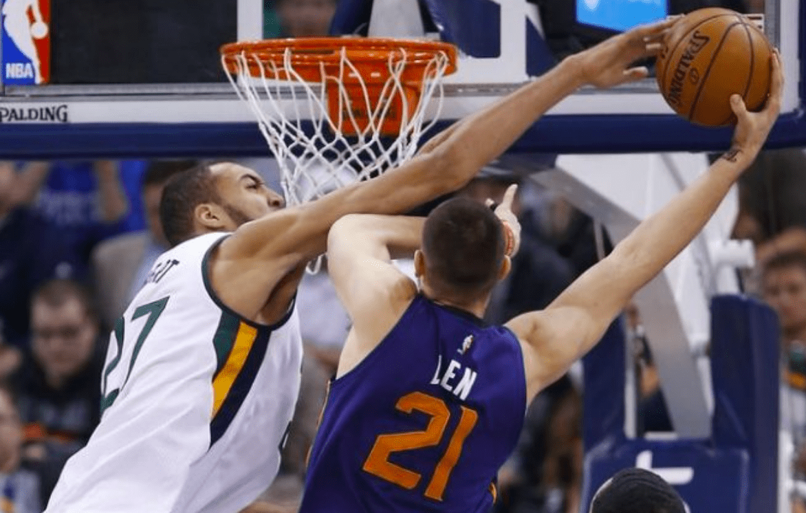 NBA5位低位防守大师：哈登显眼，出身湖人的他不虚戈贝尔_进攻