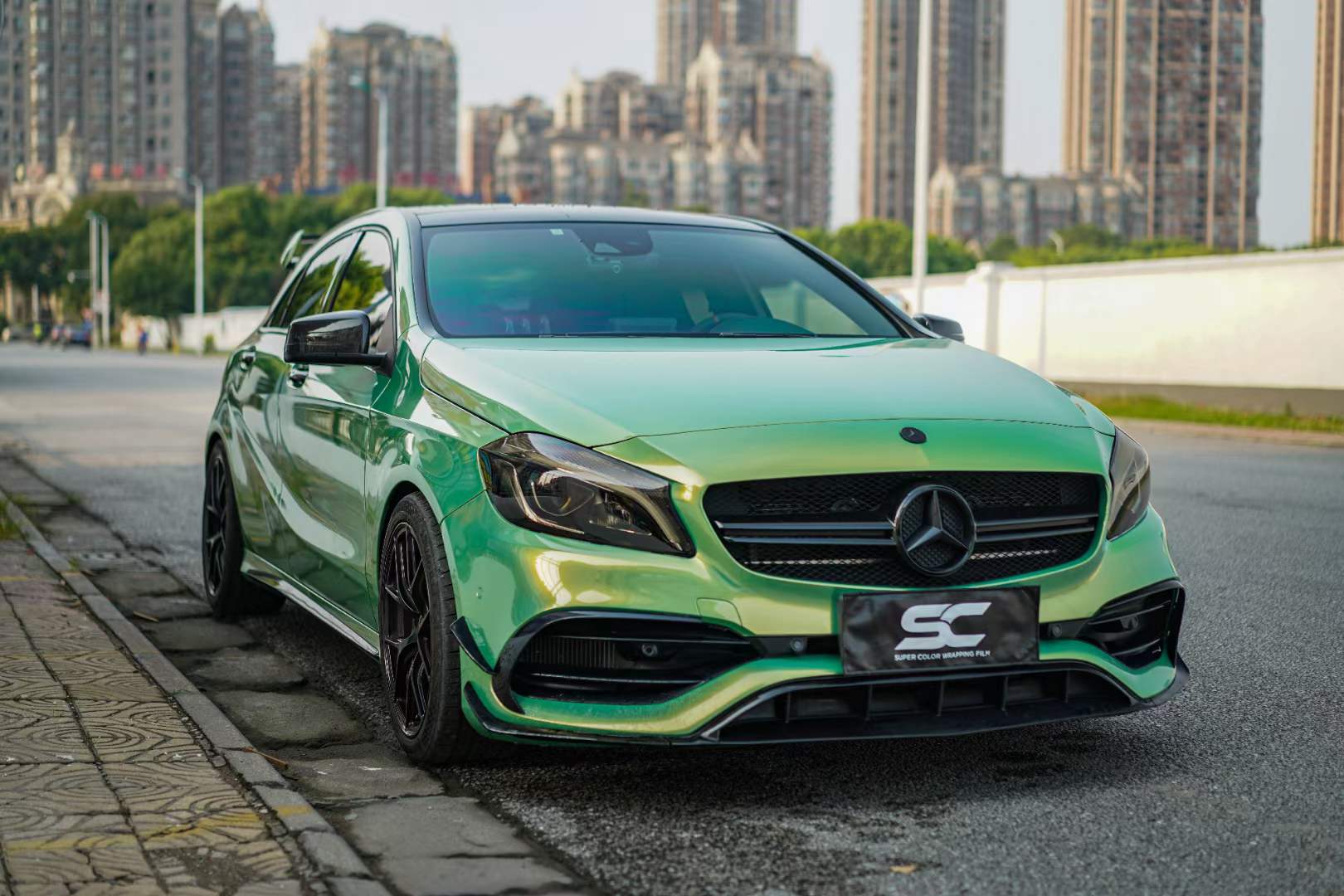 奔驰A45改色案例SC改色膜PET蟒蛇绿_搜狐汽车_搜狐网