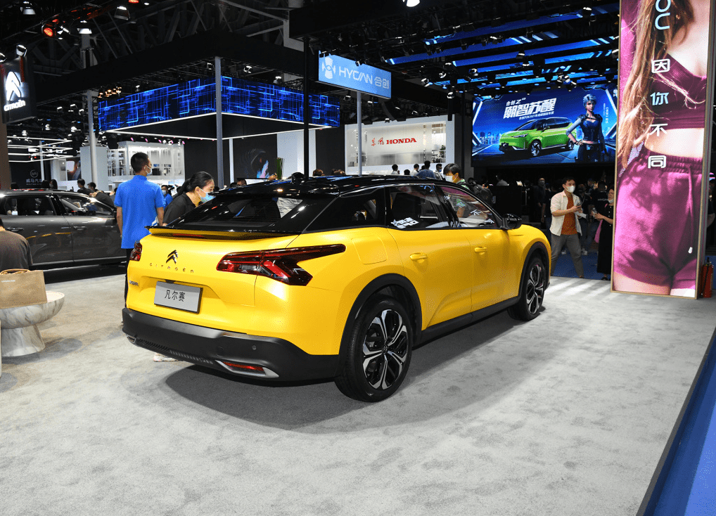 堪称同级最独特的中级车，凡尔赛C5X正式上市，售价14.37万元起_搜狐汽车_搜狐网