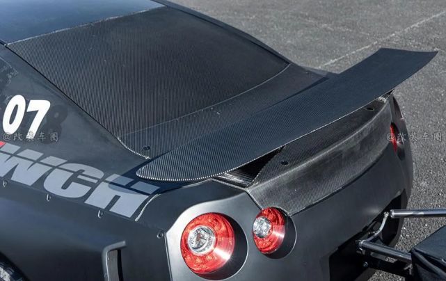 带减速伞拥有两千匹马力的GTR 04直线加速赛7秒内！_搜狐汽车_搜狐网