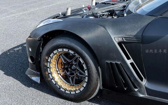 带减速伞拥有两千匹马力的GTR 04直线加速赛7秒内！_搜狐汽车_搜狐网