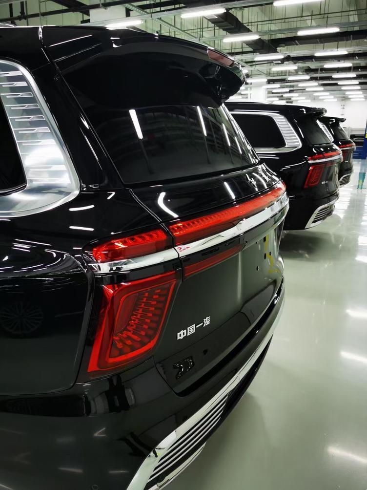 中国版“凯雷德”登场！一汽红旗LS7实车亮相，或搭载4.0T V8+8AT_搜狐汽车_搜狐网