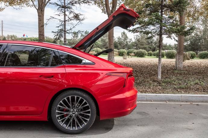 定了！奔腾B70 2.0T车型将于10月29日上市_搜狐汽车_搜狐网