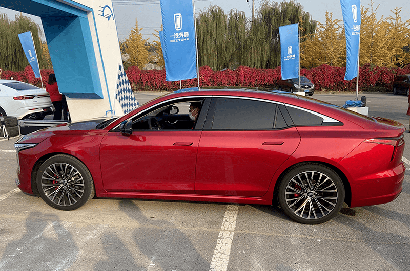 奔腾B70 2.0T版13.59万起 朱亚文试驾后有何感受？_搜狐汽车_搜狐网