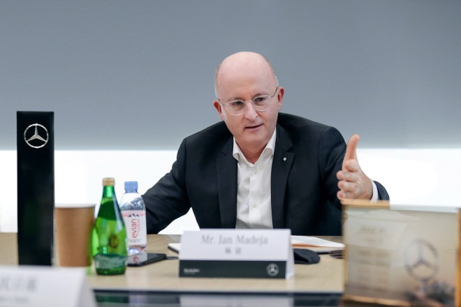 杨铭：向着新时（世）代新豪华阔步奔驰_搜狐汽车_搜狐网