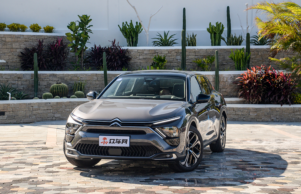 在性价比面前 一切都是浮云！试驾东风雪铁龙凡尔赛C5 X_搜狐汽车_搜狐网