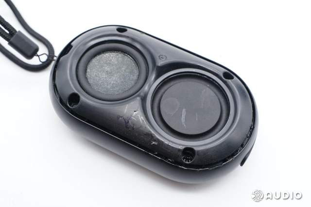 realme Pocket蓝牙音箱拆解报告，采用炬芯ATS2819蓝牙音频SoC_特写_电池_Buds