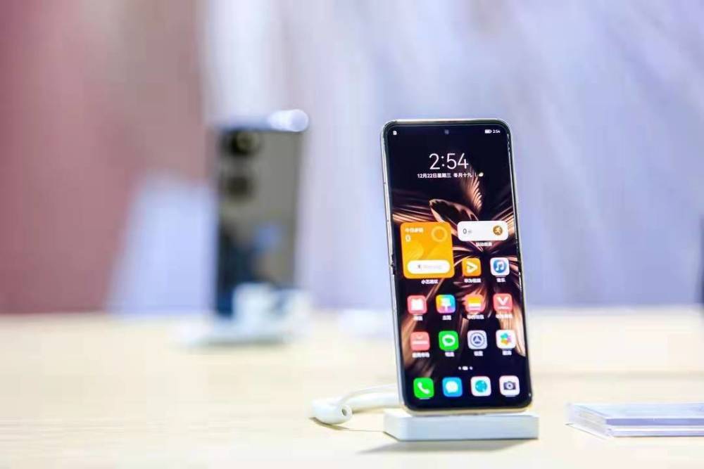 一款拥有6.9英寸的屏幕的大屏手机_Pocket_华为_工业