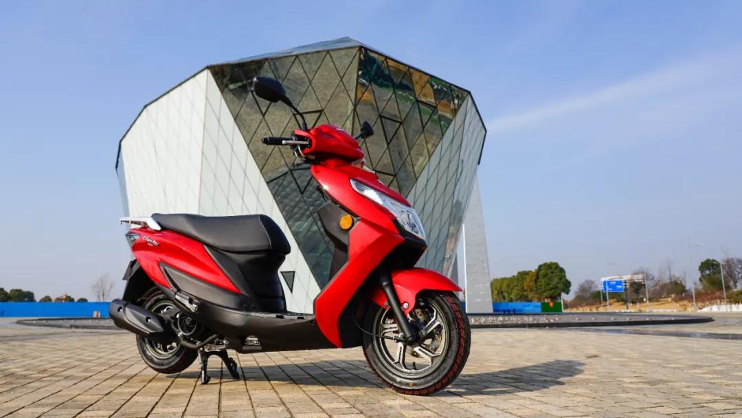 8380元起，UE能否延续UU的辉煌？—轻骑铃木UE125静态测评_搜狐汽车_搜狐网