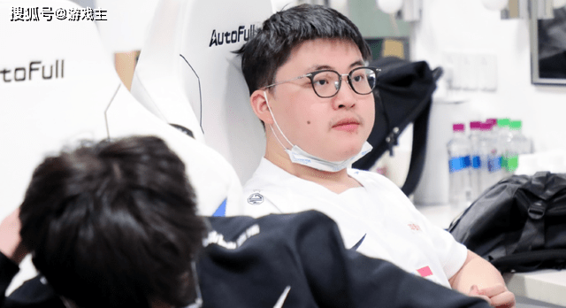 BLG新赛季LPL首秀，姿态AJ神预言应验，Uzi果然一把都没上_比赛_解说_选手