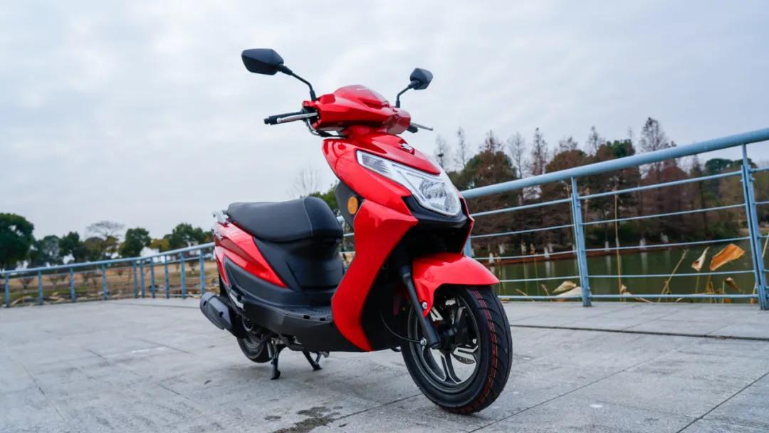 300元的差价，比UU125好在哪里？——轻骑铃木UE125测评_搜狐汽车_搜狐网